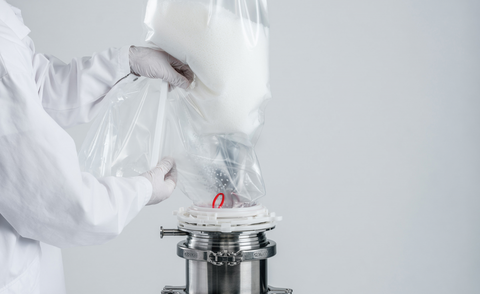 SafePort TransferBag (patented) for a contamination-free product transfer