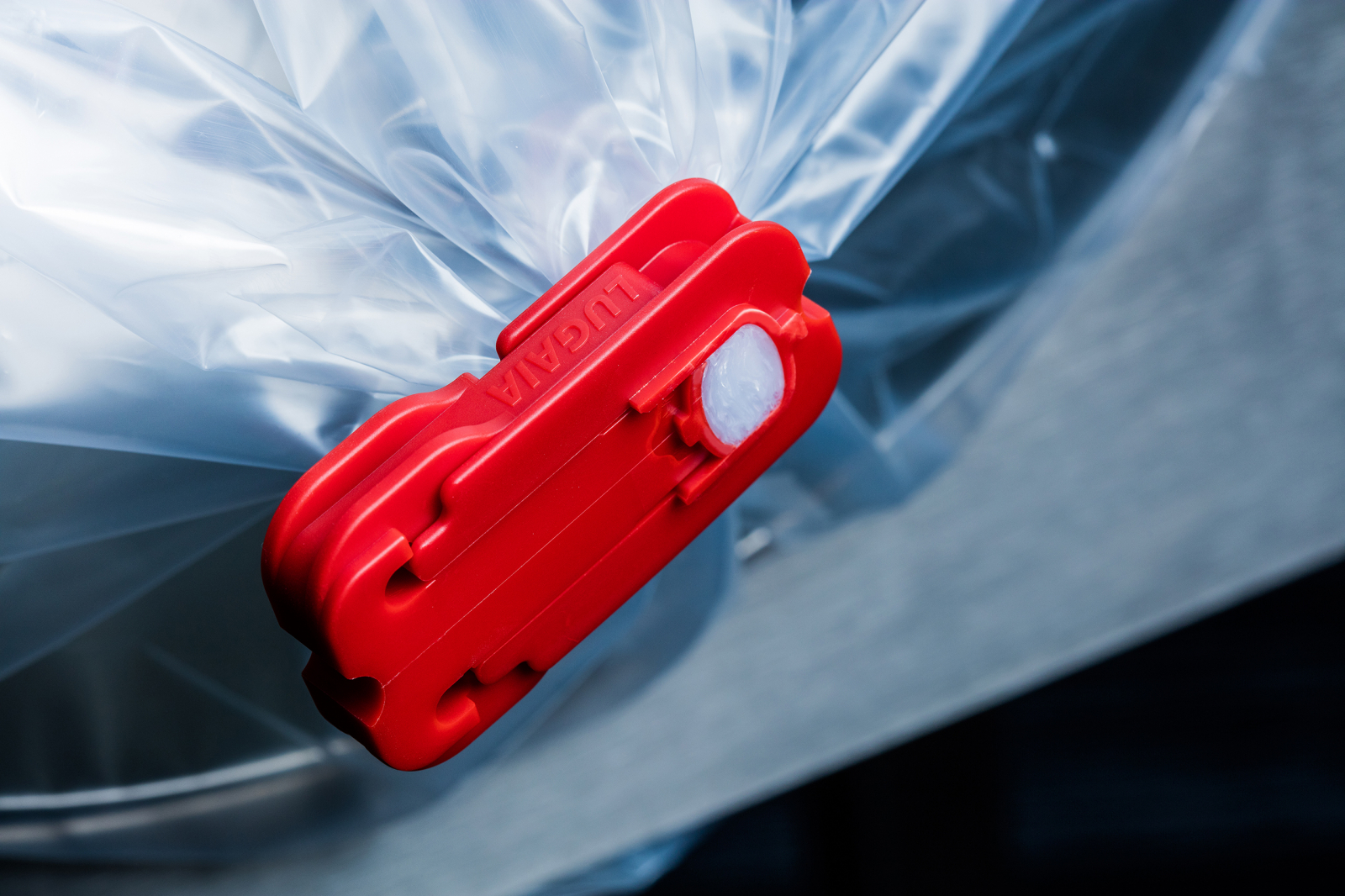 SafeSeal Closure System – Reliable Sealing by Lugaia